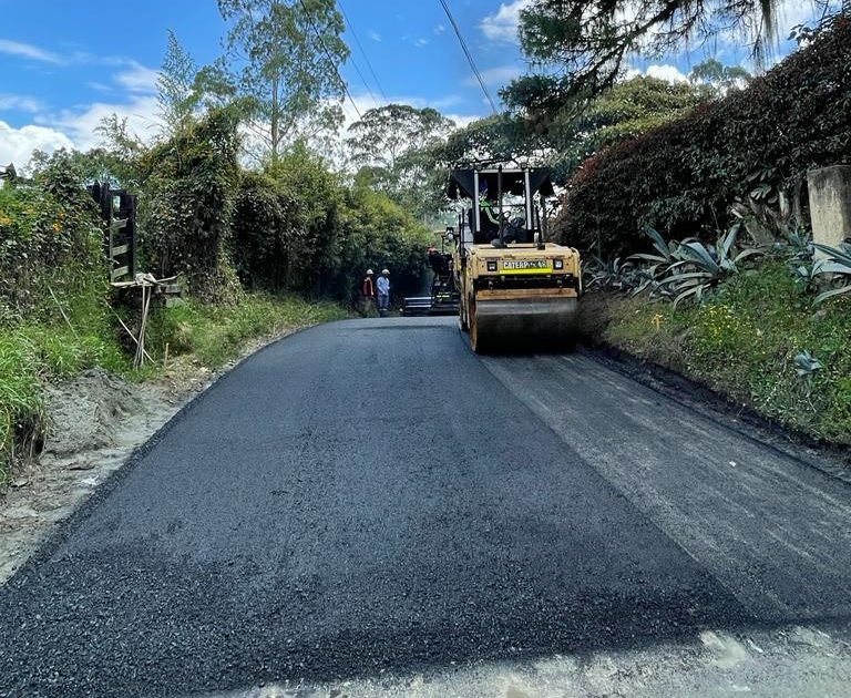 Avanza la pavimentación de 1.100 metros en la vereda El Capiro de ...
